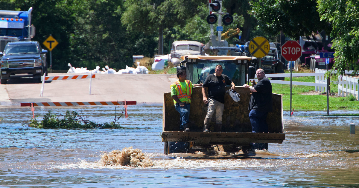 Record floods hit NW Iowa, triggering evacuations, city isolation