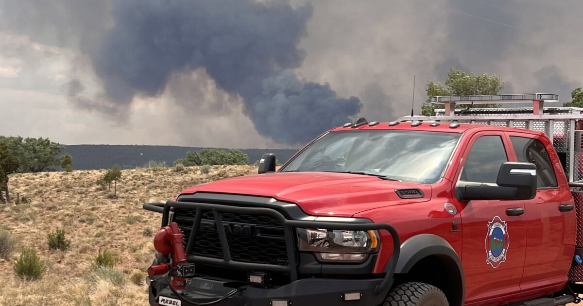 Crews Battle 10,600-Acre Oak Ridge Fire on Navajo Nation, No Containment
